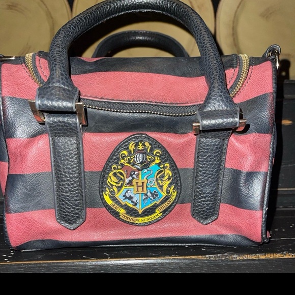 Wizarding World Of Harry Potter | Bags | Harry Potter Hogwarts Handbag ...